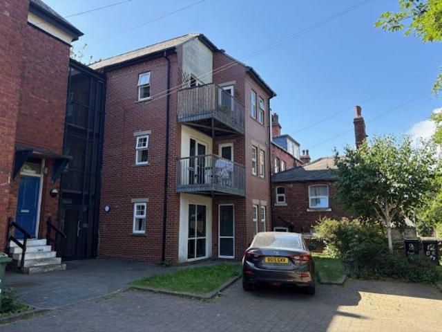 12 Bainbrigge Road, Leeds 2 bed ground floor flat to rent £1,050 pcm £242 pw