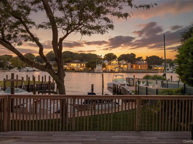 12 Bayview Ave, Islip, NY 11751