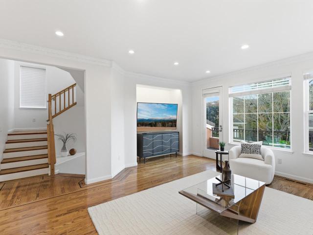 12 Baycrest Way