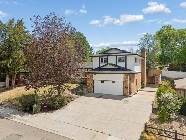 12 Baylor Dr, Longmont, CO 80503