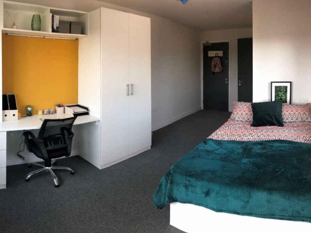 12 Bed Classic En suite A Has an Apartment