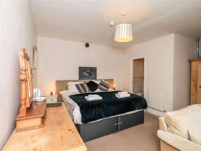12 bed house for sale