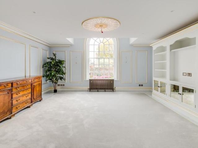 12 Bedroom Detached House To Let