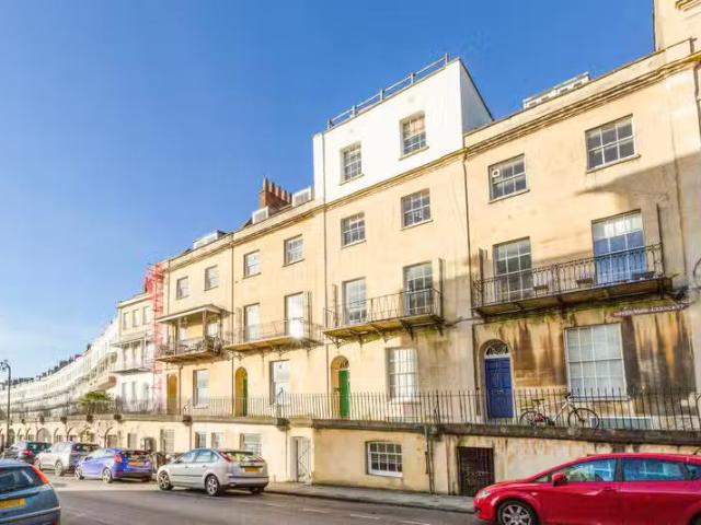 12 bedroom house share for rent in Royal York Crescent, Clifto.