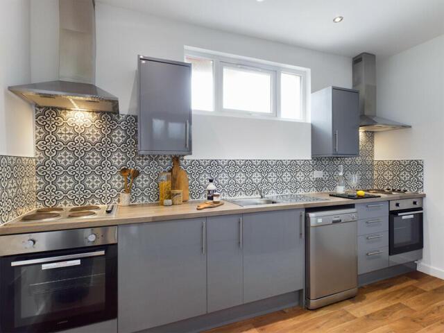 12 Bedroom House Sheffield South Yorkshire 90112978