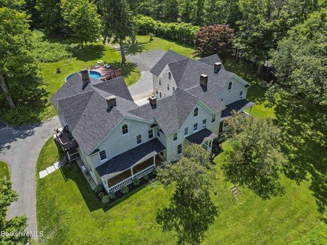 12 bedroom, Lee MA 01238 101999886