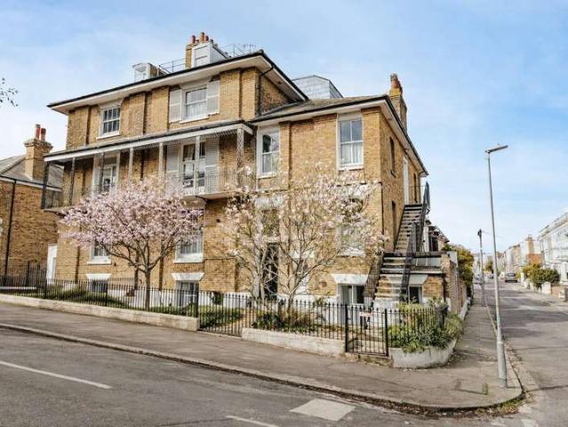 12 Bedroom Semi Detached House