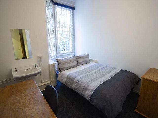 12 bedroom semi detached house to rent