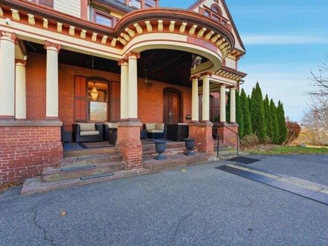12 bedroom, Springfield MA 01105 105080168