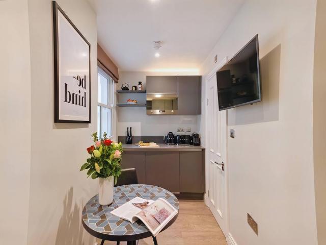 12 Bingham Place, London W1U Bedsit to rent £2,578 pcm £595 pw