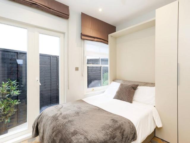 12 Bingham Place, London W1U Bedsit to rent £2,362 pcm £545 pw