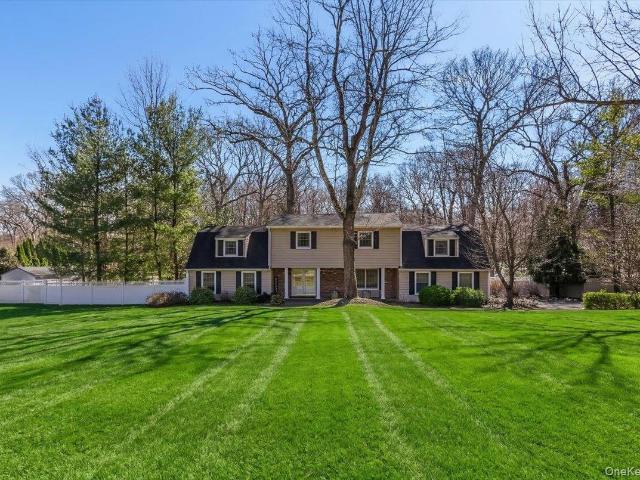 12 Bob O Link Ln, Northport, NY 11768 | MLS #971348 | Compass