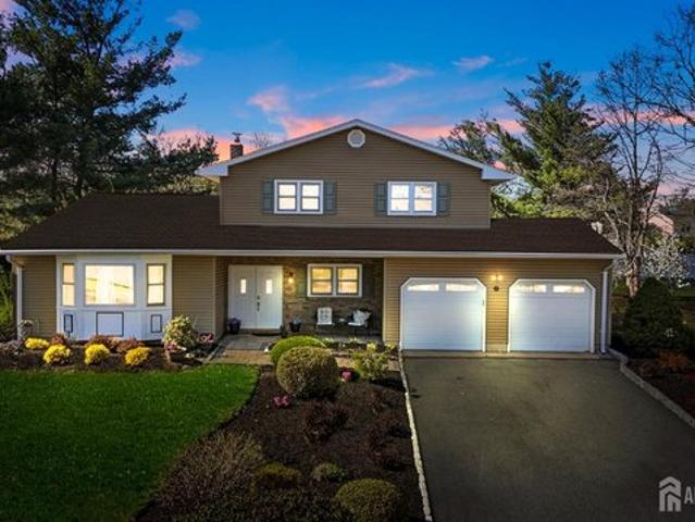 12 Boxwood Rd, Piscataway, NJ 08854