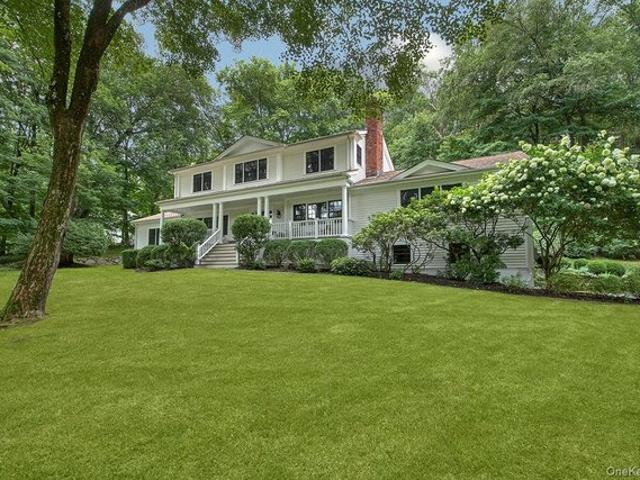 12 Brandon Dr, Mount Kisco, NY 10549