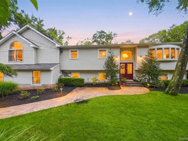 12 Brentwood Dr, New City, NY 10956