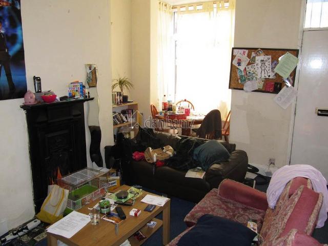 12 Brudenell Street Hyde Park Leeds. 3 bed house to rent £1,451 pcm £335 pw