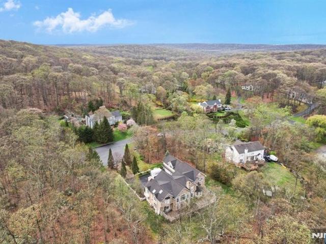 12 Butternut Ter, Kinnelon, NJ 07405