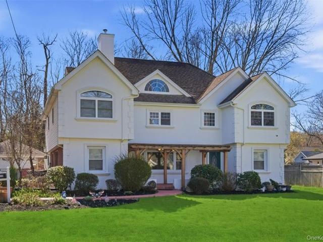 12 Cannon Ct, Huntington, NY 11743