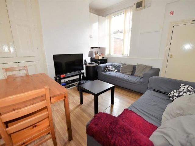 12 Carberry Place 4 bed house to rent £1,387 pcm £320 pw