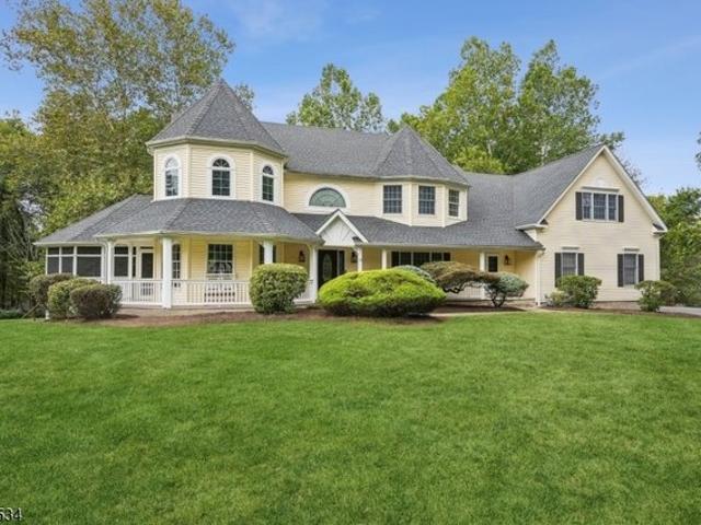 12 Cardinal Way, Raritan, NJ 08822