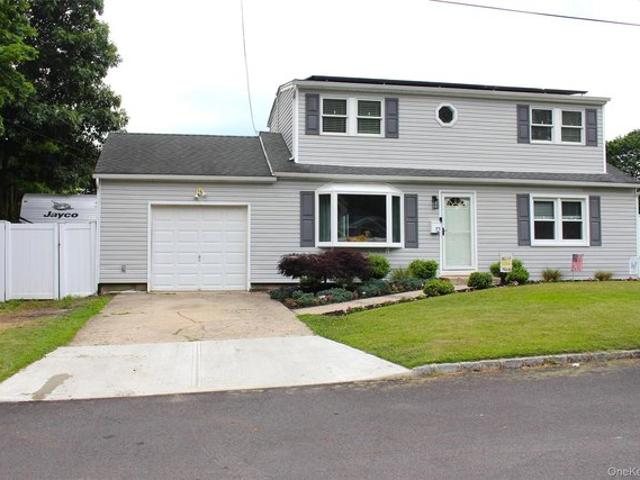 12 Carol Dr, Lake Ronkonkoma, NY 11779