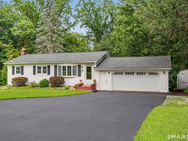12 Cedarwood Ln, Shelton, CT 06484