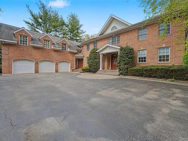 12 Chauncey Pl, Woodbury, NY 11797