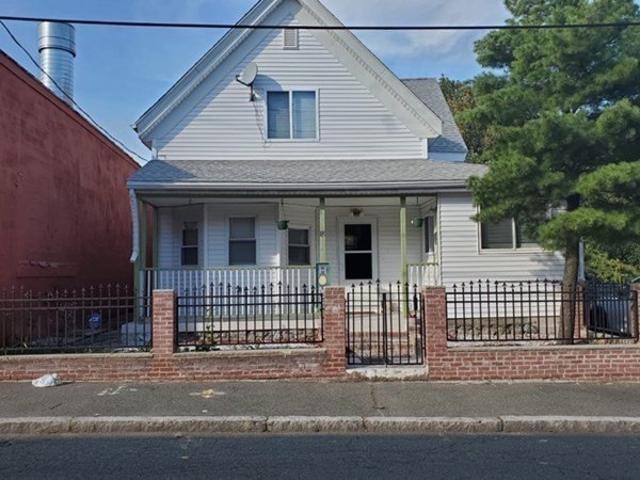 12 Charles St, Brockton, MA 02301