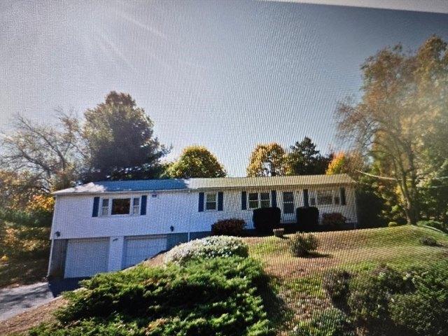 12 Charles St, Douglas, MA 01516