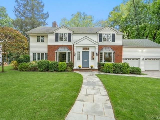 12 Chester Dr, Great Neck, NY 11021