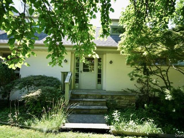 12 Ciferri Dr, Millbrook, NY 12545
