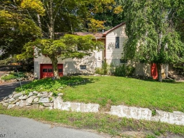12 Coolidge Trl, Hopatcong, NJ 07843