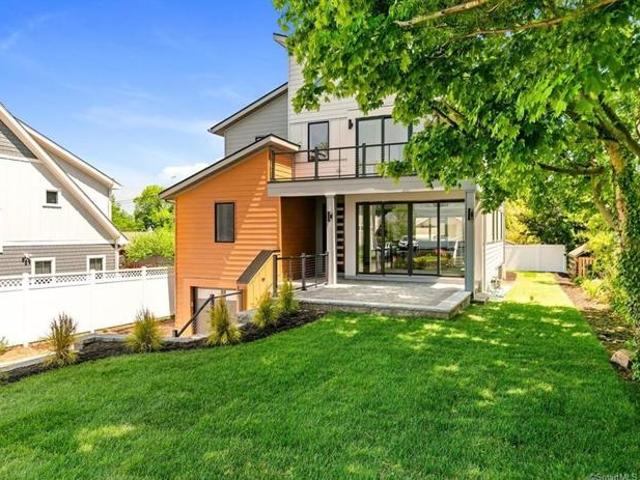 12 Cocheco Ave, Branford, CT 06405