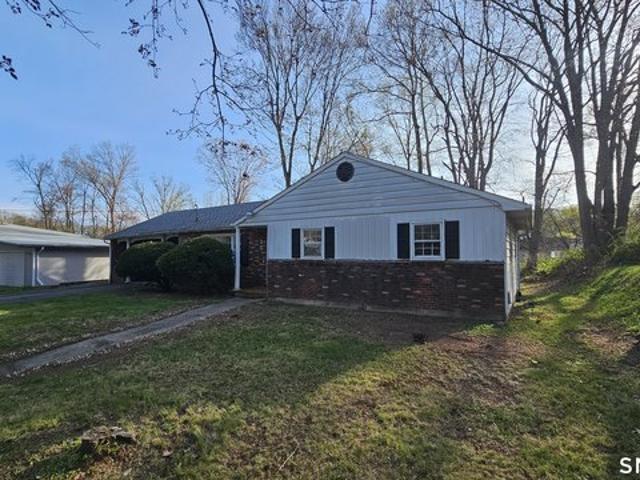 12 Collins Dr, West Haven, CT 06516