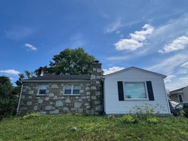 12 Collins Ln, Maple Shade, NJ 08052