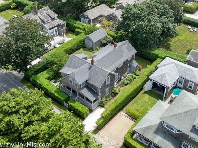 12 Cottage Ave, Nantucket, MA 02554