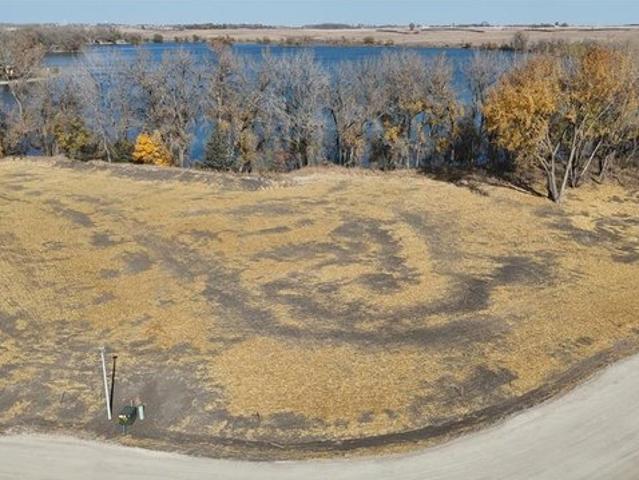 12 Cottonwood Lake Blvd, Windom, MN 56101