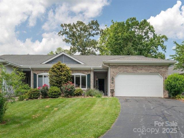 12 Country Meadows Ln, Hendersonville, NC 28792