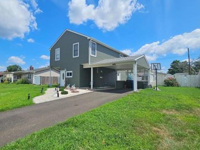 12 Crescent Ln, Levittown, PA 19055