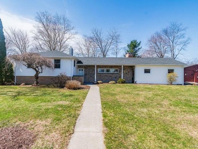 12 Crest Rd, Danbury, CT 06811