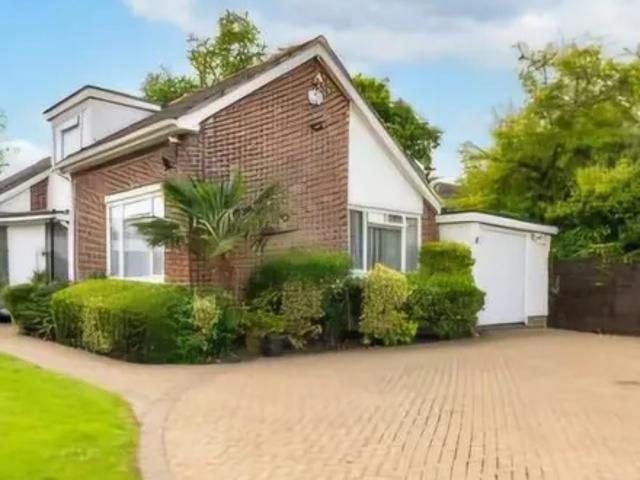 12 Deacons Close, Borehamwood, WD6 3HX, United Kingdom | 3 bed house for rent #135135012 | Rentberry