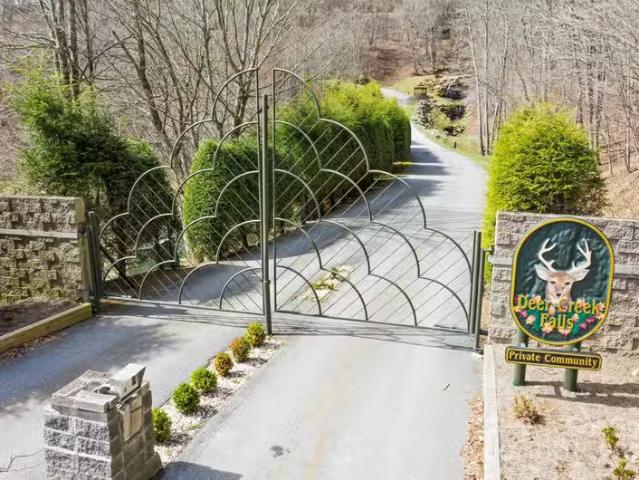 12 Deer Creek Dr, Banner Elk, NC 28604 MLS 4136474