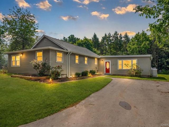 12 Dickerson Pl, Florida, NY 10921