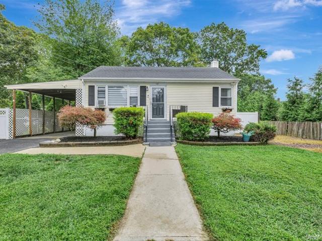 12 Dover Ave, Mastic, NY 11950