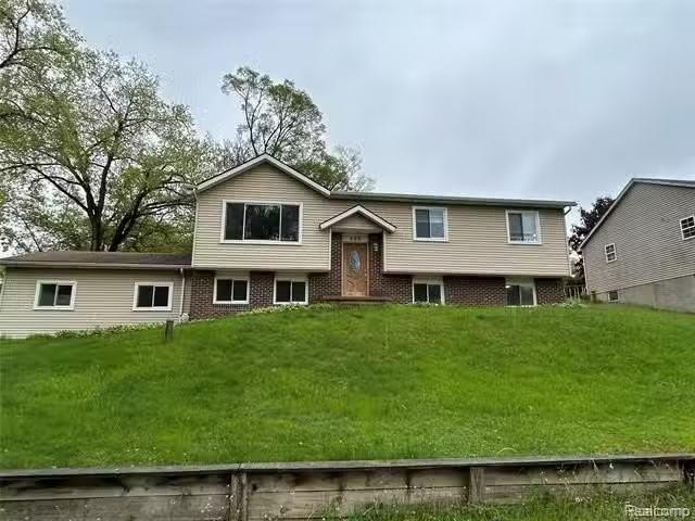 1/2 Duplex with Land Lake Orion, MI 655 Ferndale Ave