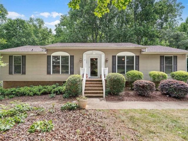 12 E Indian Trl, Taylors, SC 29687
