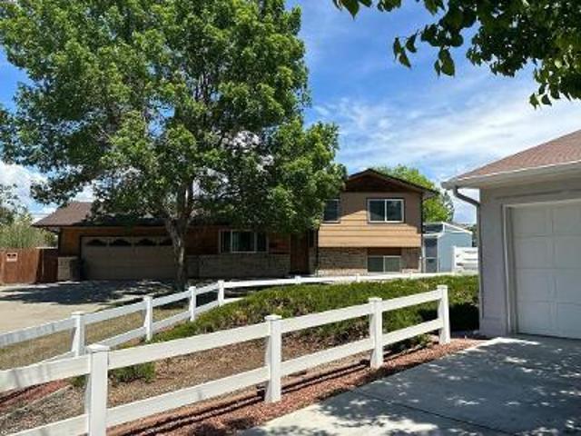 1/2 E Valley Ct