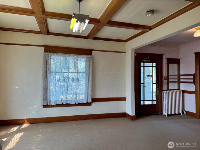 12 E 4th Avenue