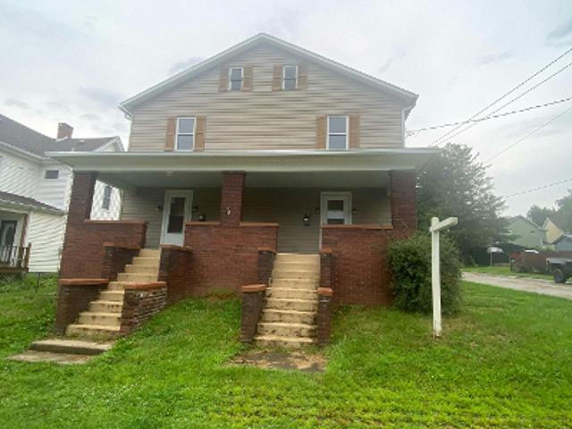 1/2 East Washington Avenue