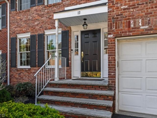 12 Eastgate Sq